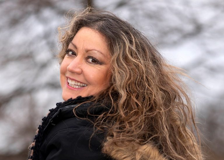 Debbie D – Idol Features